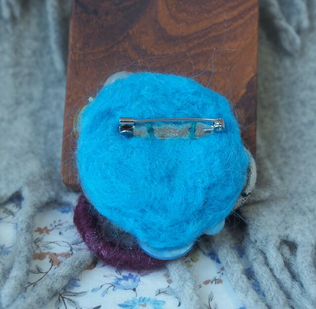 ボタンブローチ8.1 | iichi 日々の暮らしを心地よくするハンドメイドやアンティークのマーケットプレイス