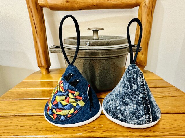 三角鍋つかみ★staub ストウブ ホーロー デニムリメイク | iichi 日々の暮らしを心地よくするハンドメイドやアンティークのマーケットプレイス