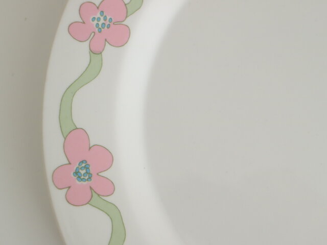 ARABIA / Villiruusu / プレート23.0cm No.4637 | iichi 日々の暮らしを心地よくするハンドメイドやアンティークのマーケットプレイス