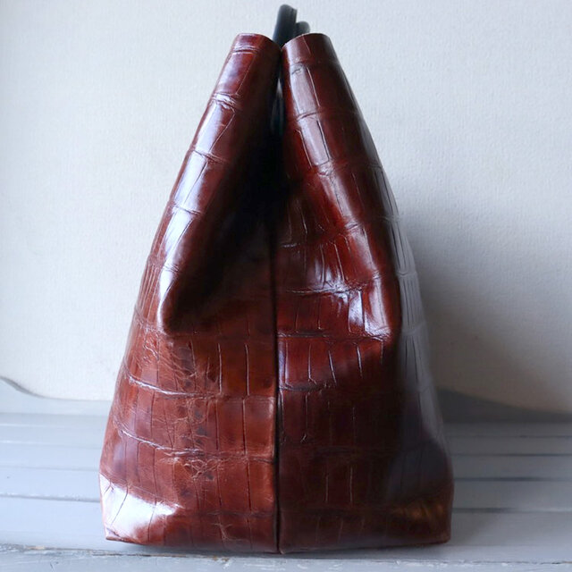 【期間限定】 とても軽量 型押し トート ボストン 男女兼用 ハンドメイド194 | iichi 日々の暮らしを心地よくするハンドメイドやアンティークのマーケットプレイス