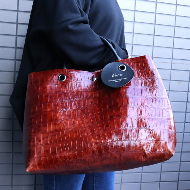 【期間限定】 とても軽量 型押し トート ボストン 男女兼用 ハンドメイド194 | iichi 日々の暮らしを心地よくするハンドメイドやアンティークのマーケットプレイス