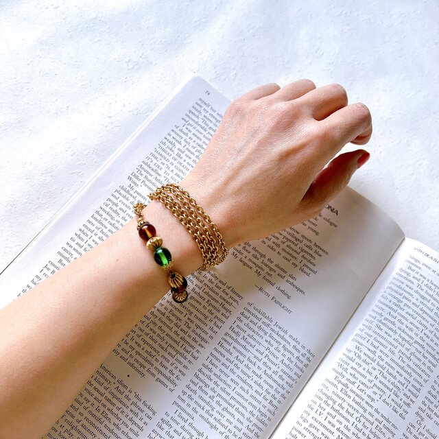 B104-ヴィンテージブレスレット U.S.A. 1970〜80s ゴールドチェーン マルチカラービーズ | iichi 日々の暮らしを心地よくするハンドメイドやアンティークのマーケットプレイス