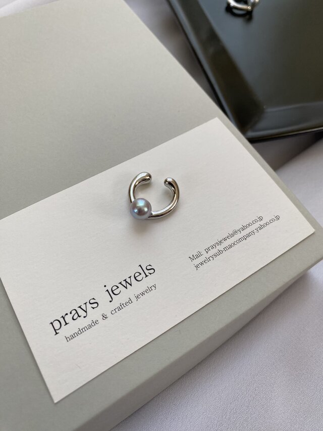 片耳アコヤパールイヤーカフウェアリングSimple earrings 16mm ナチュラルグレー | iichi 日々の暮らしを心地よくするハンドメイドやアンティークのマーケットプレイス