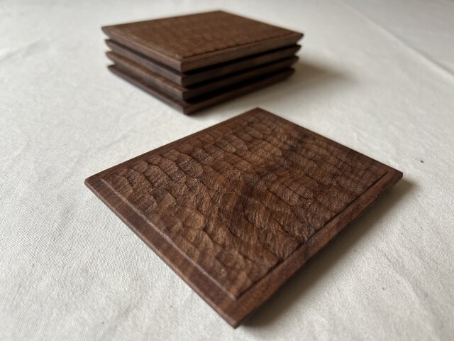 ブラックウォールナットのコースター | iichi 日々の暮らしを心地よくするハンドメイドやアンティークのマーケットプレイス