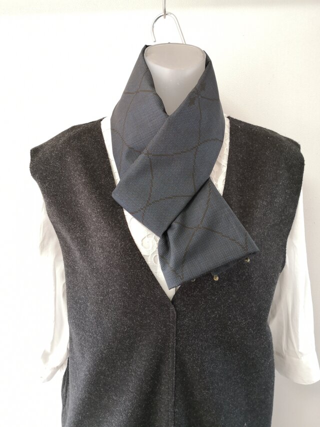 紬ストールフード（藍色立涌文様）03401 | iichi 日々の暮らしを心地よくするハンドメイドやアンティークのマーケットプレイス