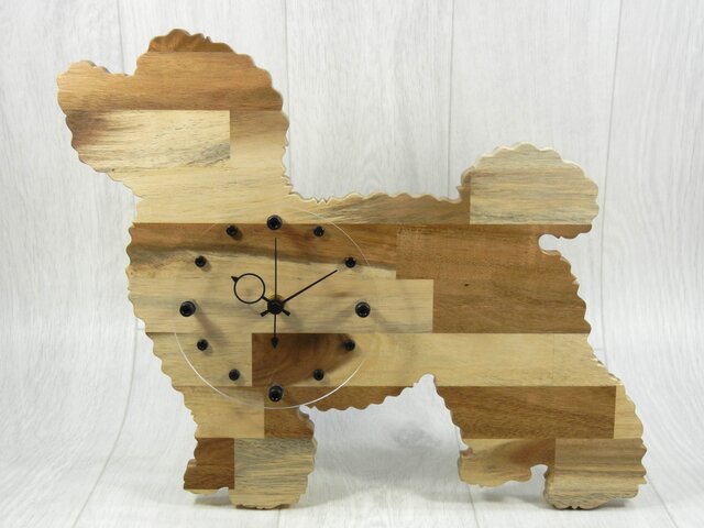 犬形時計 トイプードルsmall No.2【木製（アカシア集成材）】（置き・掛け兼用） | iichi 日々の暮らしを心地よくするハンドメイドやアンティークのマーケットプレイス