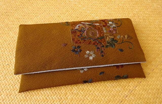 刺繍のお懐紙入れ（C様ご注文品） | iichi 日々の暮らしを心地よくするハンドメイドやアンティークのマーケットプレイス
