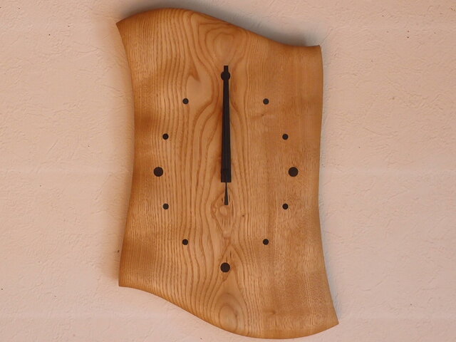 無垢の木の電波掛け時計 くり 0077 | iichi 日々の暮らしを心地よくするハンドメイドやアンティークのマーケットプレイス
