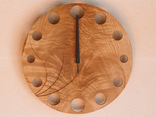 無垢の木の電波掛け時計 くり 0080 | iichi 日々の暮らしを心地よくするハンドメイドやアンティークのマーケットプレイス