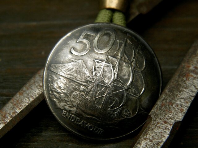 ＃H166 New Zealand Coin Hair Elastic | iichi 日々の暮らしを心地よくするハンドメイドやアンティークのマーケットプレイス