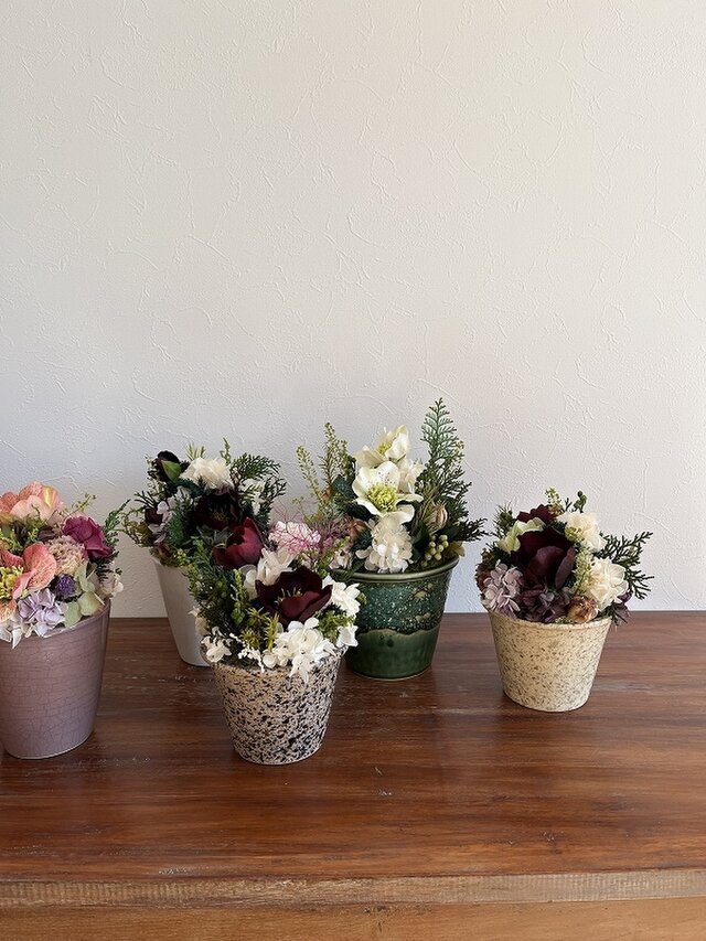 【クリスマスローズの咲く庭】 SS バーガンディ | iichi 日々の暮らしを心地よくするハンドメイドやアンティークのマーケットプレイス