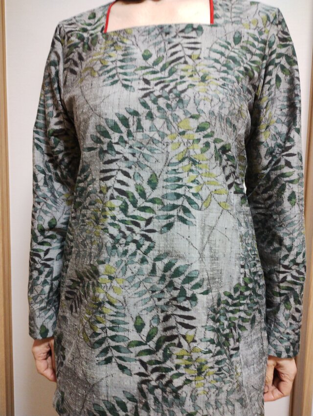 トラペーズネックのチュニック 着物生地 | iichi 日々の暮らしを心地よくするハンドメイドやアンティークのマーケットプレイス