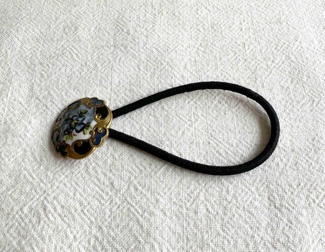 フランスアンティークヘアゴム／エマイユ花ボタン（AFB-190) | iichi 日々の暮らしを心地よくするハンドメイドやアンティークのマーケットプレイス