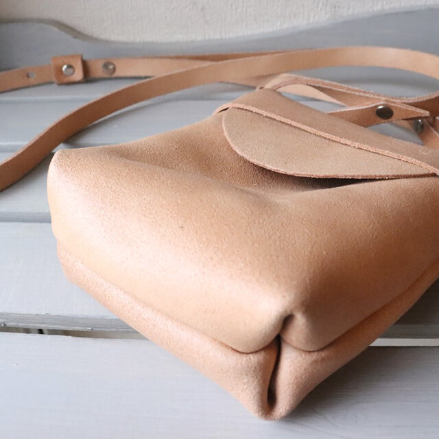 【期間限定】値下 ポシェット サコッシュ 兼用 革 ミニ ハンドメイド1161 | iichi 日々の暮らしを心地よくするハンドメイドやアンティークのマーケットプレイス