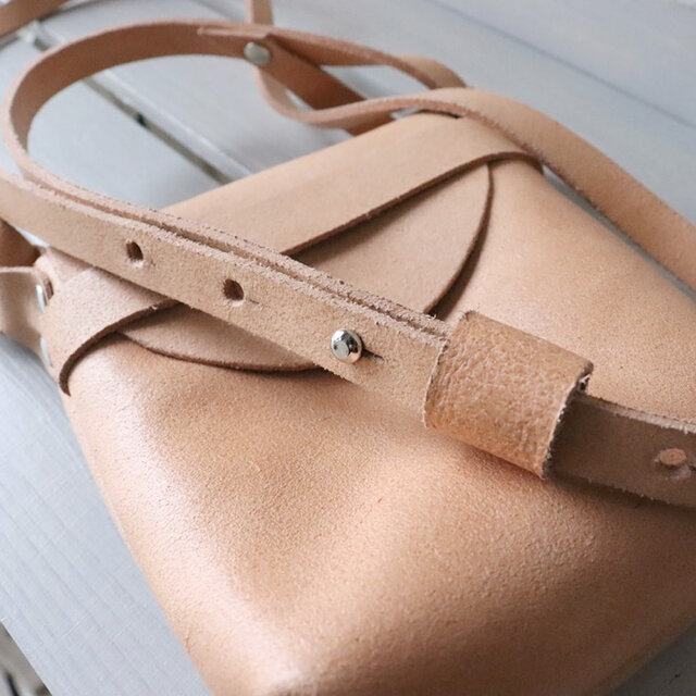 【期間限定】値下 ポシェット サコッシュ 兼用 革 ミニ ハンドメイド1161 | iichi 日々の暮らしを心地よくするハンドメイドやアンティークのマーケットプレイス