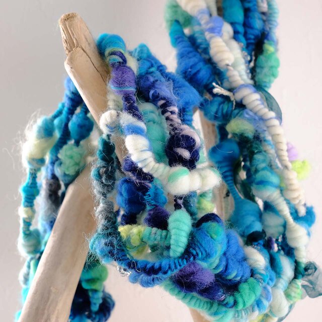 手紡ぎ糸｜バブル｜80g/8m | iichi 日々の暮らしを心地よくするハンドメイドやアンティークのマーケットプレイス