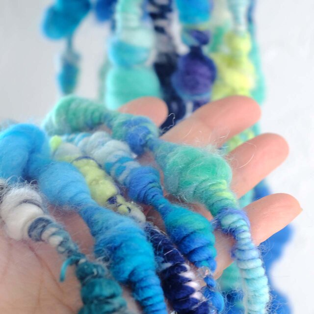 手紡ぎ糸｜バブル｜80g/8m | iichi 日々の暮らしを心地よくするハンドメイドやアンティークのマーケットプレイス