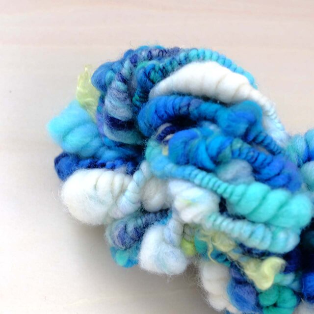 手紡ぎ糸｜バブル｜80g/8m | iichi 日々の暮らしを心地よくするハンドメイドやアンティークのマーケットプレイス