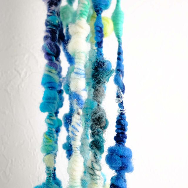 手紡ぎ糸｜バブル｜80g/8m | iichi 日々の暮らしを心地よくするハンドメイドやアンティークのマーケットプレイス