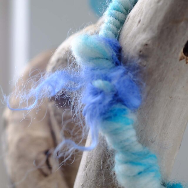 手紡ぎ糸｜バブル｜80g/8m | iichi 日々の暮らしを心地よくするハンドメイドやアンティークのマーケットプレイス