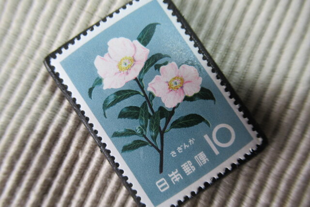日本 花切手ブローチ9239 | iichi 日々の暮らしを心地よくするハンドメイドやアンティークのマーケットプレイス