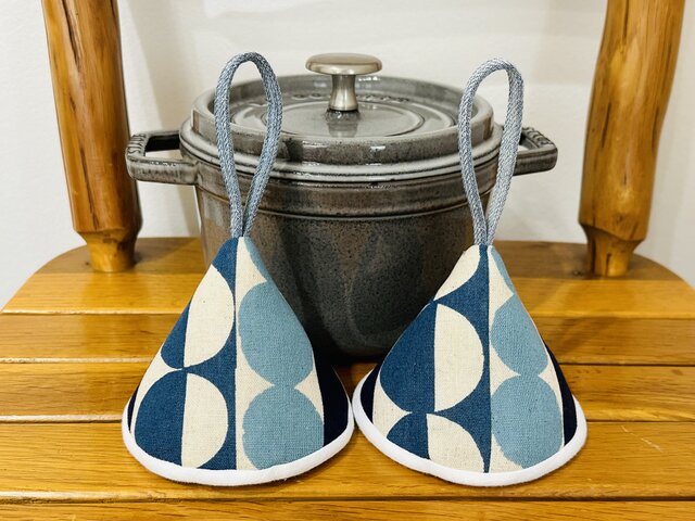 三角鍋つかみ★staub ストウブ ホーロー デニムリメイク | iichi 日々の暮らしを心地よくするハンドメイドやアンティークのマーケットプレイス