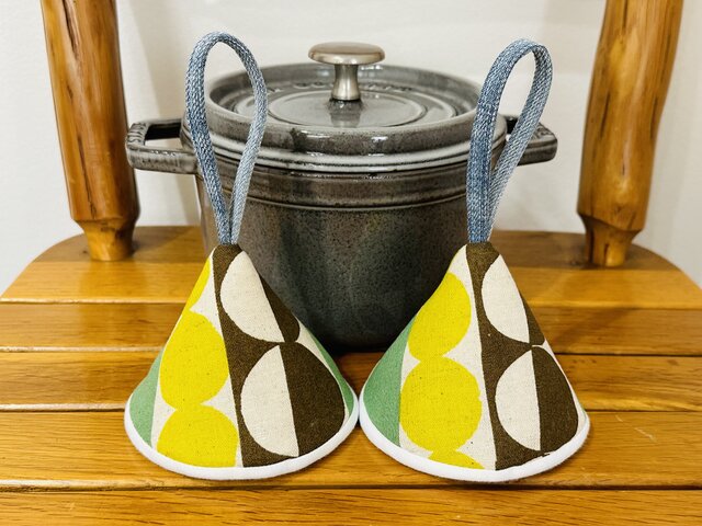 三角鍋つかみ★staub ストウブ ホーロー デニムリメイク | iichi 日々の暮らしを心地よくするハンドメイドやアンティークのマーケットプレイス