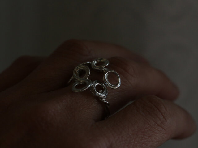 錫のオープンリング TOLOLY あぶく | iichi 日々の暮らしを心地よくするハンドメイドやアンティークのマーケットプレイス