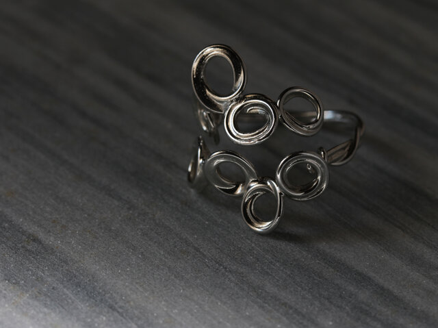 錫のオープンリング TOLOLY あぶく | iichi 日々の暮らしを心地よくするハンドメイドやアンティークのマーケットプレイス