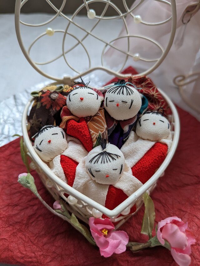 おじゃみひな飾りS1 | iichi 日々の暮らしを心地よくするハンドメイドやアンティークのマーケットプレイス