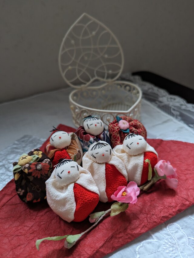 おじゃみひな飾りS1 | iichi 日々の暮らしを心地よくするハンドメイドやアンティークのマーケットプレイス