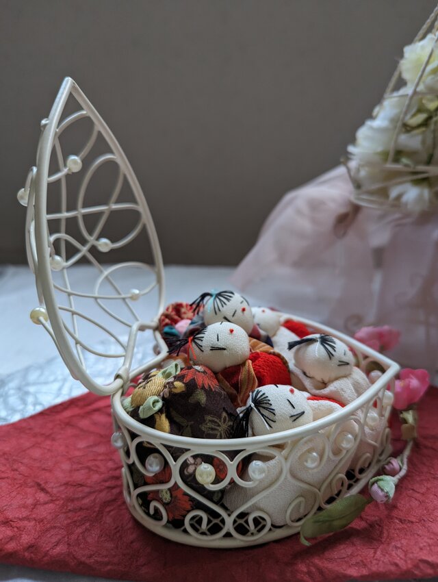 おじゃみひな飾りS1 | iichi 日々の暮らしを心地よくするハンドメイドやアンティークのマーケットプレイス