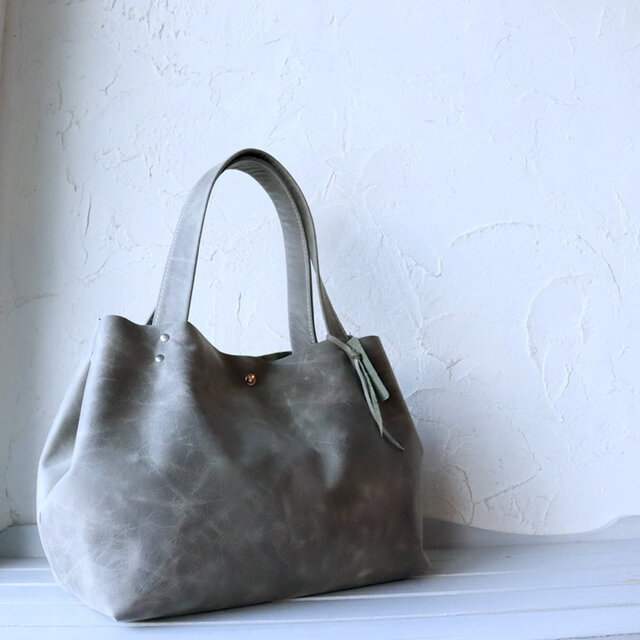 【期間限定】軽量 柔らかい 太ハンドル トート ボストン 兼用 革 ハンドメイド1164 | iichi 日々の暮らしを心地よくするハンドメイドやアンティークのマーケットプレイス