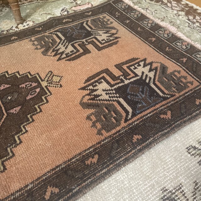 50×108 くすみオレンジブラウン メダリオン トルコヴィンテージラグ | iichi 日々の暮らしを心地よくするハンドメイドやアンティークのマーケットプレイス