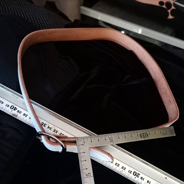 ホワイトレザー24mmまたは29mm幅 本革ベルト 120cmから70cmサイズ調整無料 メンズレディース両用 | iichi 日々の暮らしを心地よくするハンドメイドやアンティークのマーケットプレイス