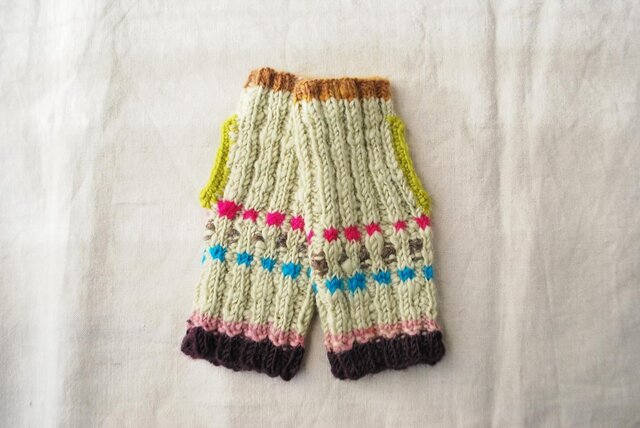 手つむぎ手編みアームウォーマー 02 | iichi 日々の暮らしを心地よくするハンドメイドやアンティークのマーケットプレイス