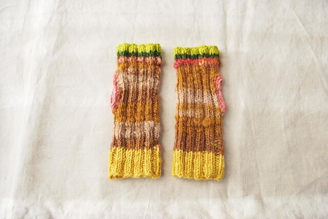 手つむぎ手編みアームウォーマー 03 | iichi 日々の暮らしを心地よくするハンドメイドやアンティークのマーケットプレイス