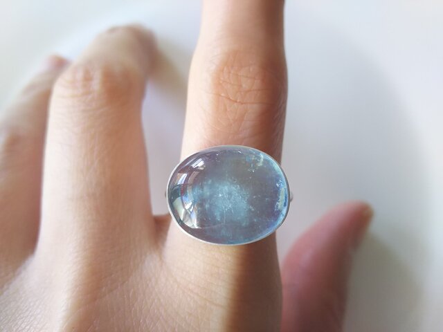 笑顔のリング アクアマリン | iichi 日々の暮らしを心地よくするハンドメイドやアンティークのマーケットプレイス