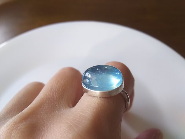 笑顔のリング アクアマリン | iichi 日々の暮らしを心地よくするハンドメイドやアンティークのマーケットプレイス