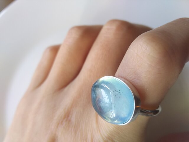 笑顔のリング アクアマリン | iichi 日々の暮らしを心地よくするハンドメイドやアンティークのマーケットプレイス