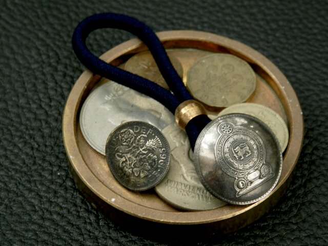 ＃H150 Sri Lanka Coin Hair Elastic | iichi 日々の暮らしを心地よくするハンドメイドやアンティークのマーケットプレイス