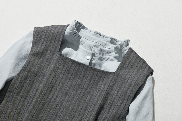 「着回し上手」お洒落なノースリーブワンピース ヘリンボーン織り生地 コットンリネン 24A02-2 | iichi 日々の暮らしを心地よくするハンドメイドやアンティークのマーケットプレイス