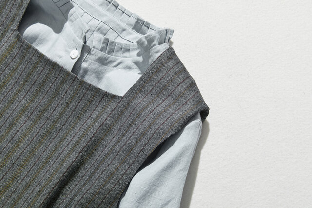 「着回し上手」お洒落なノースリーブワンピース ヘリンボーン織り生地 コットンリネン 24A02-2 | iichi 日々の暮らしを心地よくするハンドメイドやアンティークのマーケットプレイス