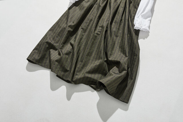 「着回し上手」お洒落なノースリーブワンピース ヘリンボーン織り生地 コットンリネン 24A02-3 | iichi 日々の暮らしを心地よくするハンドメイドやアンティークのマーケットプレイス