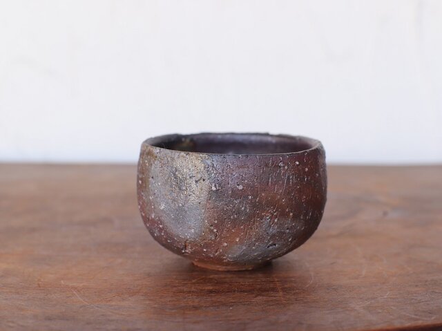備前焼 ぐい呑み gi-016 | iichi 日々の暮らしを心地よくするハンドメイドやアンティークのマーケットプレイス