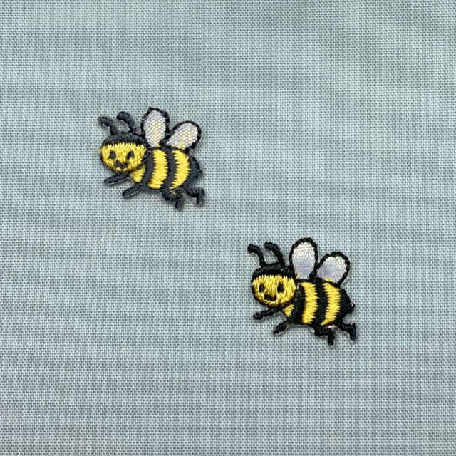 アップリケワッペン みつばち2枚 kr-0030 蜜蜂 昆虫 | iichi 日々の暮らしを心地よくするハンドメイドやアンティークのマーケットプレイス