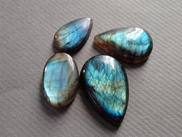 ラブラドライト 4個セット カボション ルース17 | iichi 日々の暮らしを心地よくするハンドメイドやアンティークのマーケットプレイス