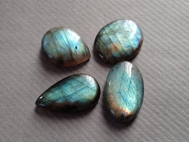 ラブラドライト 4個セット カボション ルース18 | iichi 日々の暮らしを心地よくするハンドメイドやアンティークのマーケットプレイス