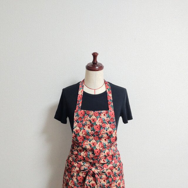 日用品店（布） エプロン【 リバティ コットンコーデュロイ 】／ Roman Rose | iichi 日々の暮らしを心地よくするハンドメイドやアンティークのマーケットプレイス