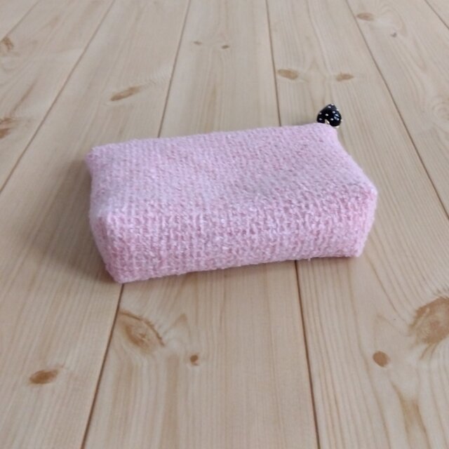 苺のチャームとファンシーツイード 16cmポーチ ポケット付き ベビーピンク 629 | iichi 日々の暮らしを心地よくするハンドメイドやアンティークのマーケットプレイス